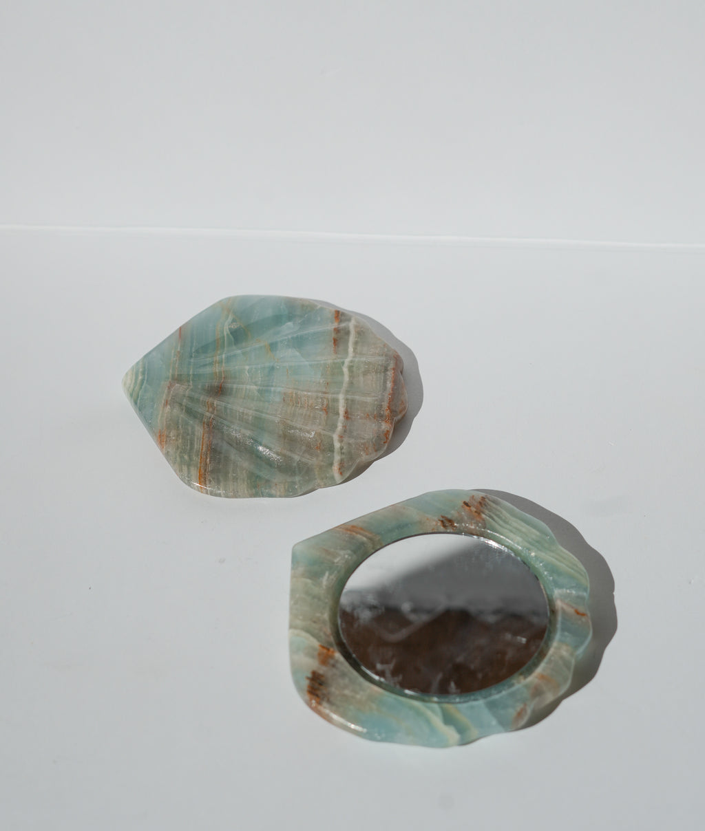 Concha de Ónix Azul con Espejo – Protección, Introspección y Magia Mar ...